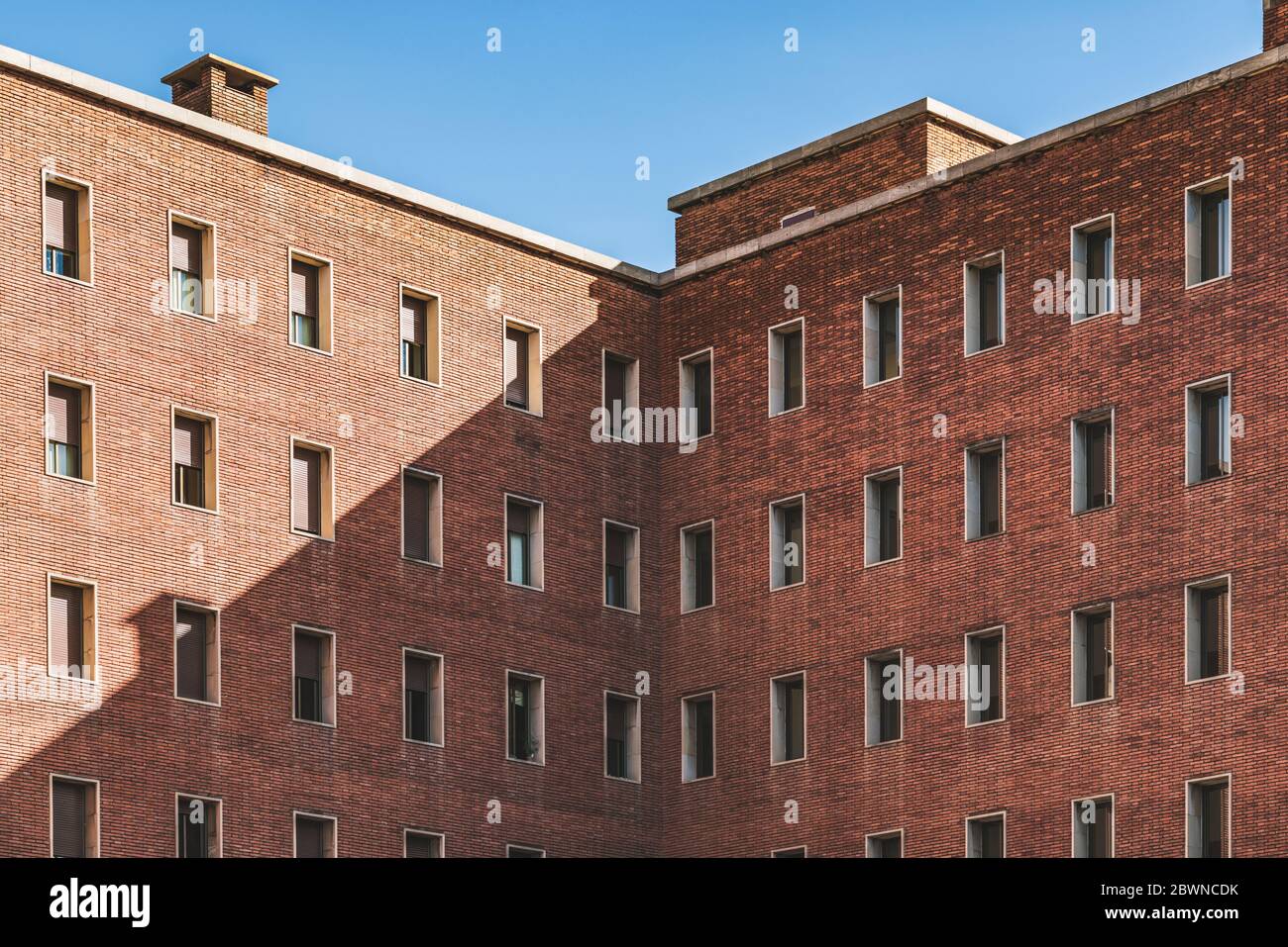 Symmetrical facades hi-res stock photography and images - Alamy