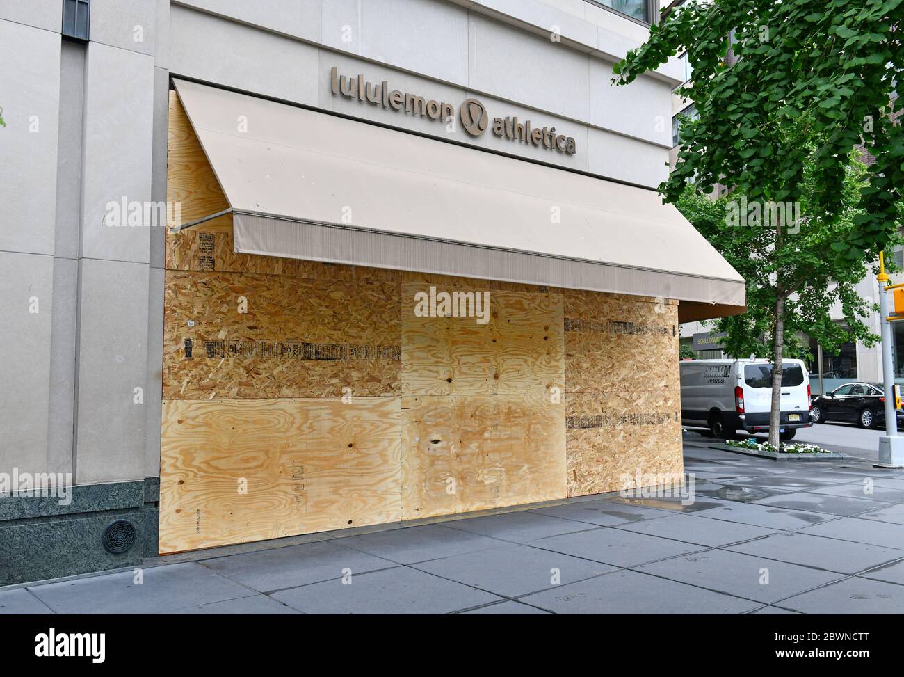 Retailers in NYC already strained by COVID-19 shutdowns, board up ...