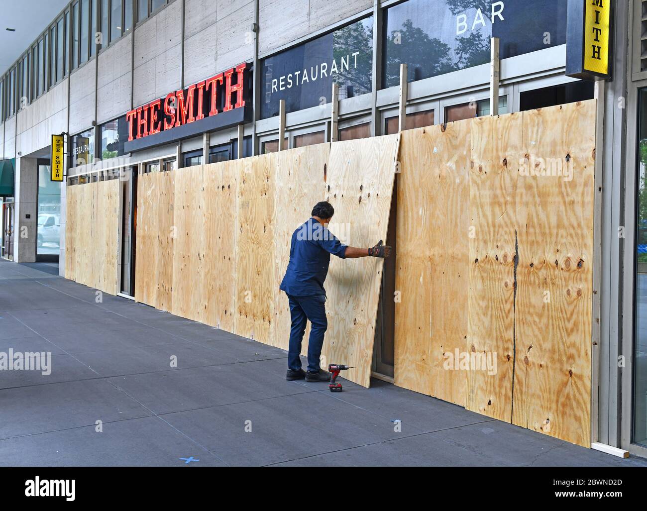 Retailers in NYC already strained by COVID-19 shutdowns, board up ...
