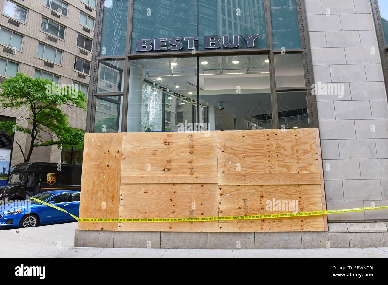 Retailers in NYC already strained by COVID-19 shutdowns, board up ...