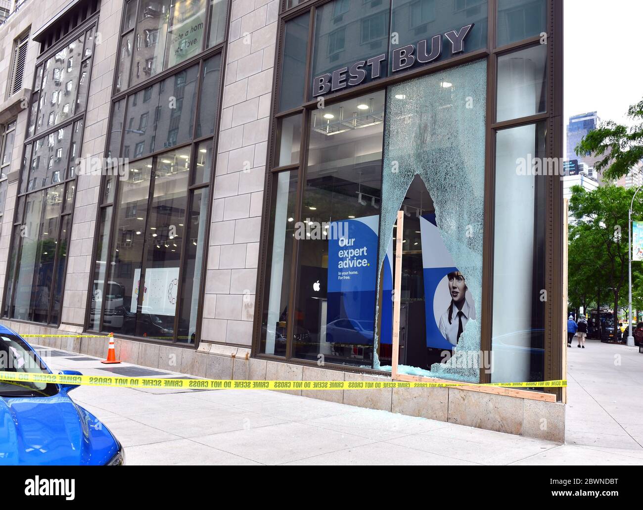 Retailers in NYC already strained by COVID-19 shutdowns, board up ...