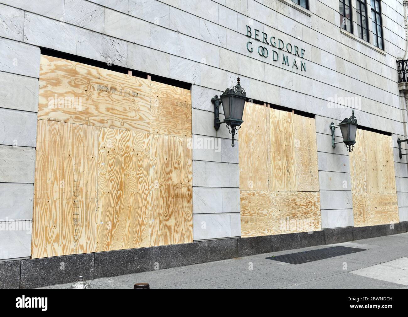 Retailers in NYC already strained by COVID-19 shutdowns, board up ...