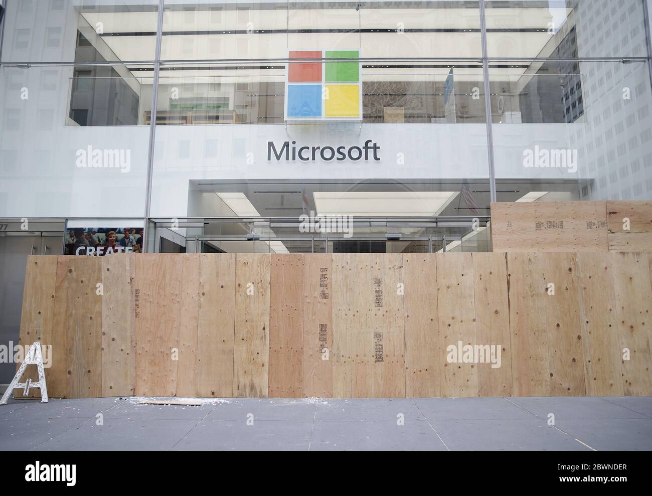 Microsoft store 2020 hi-res stock photography and images - Alamy