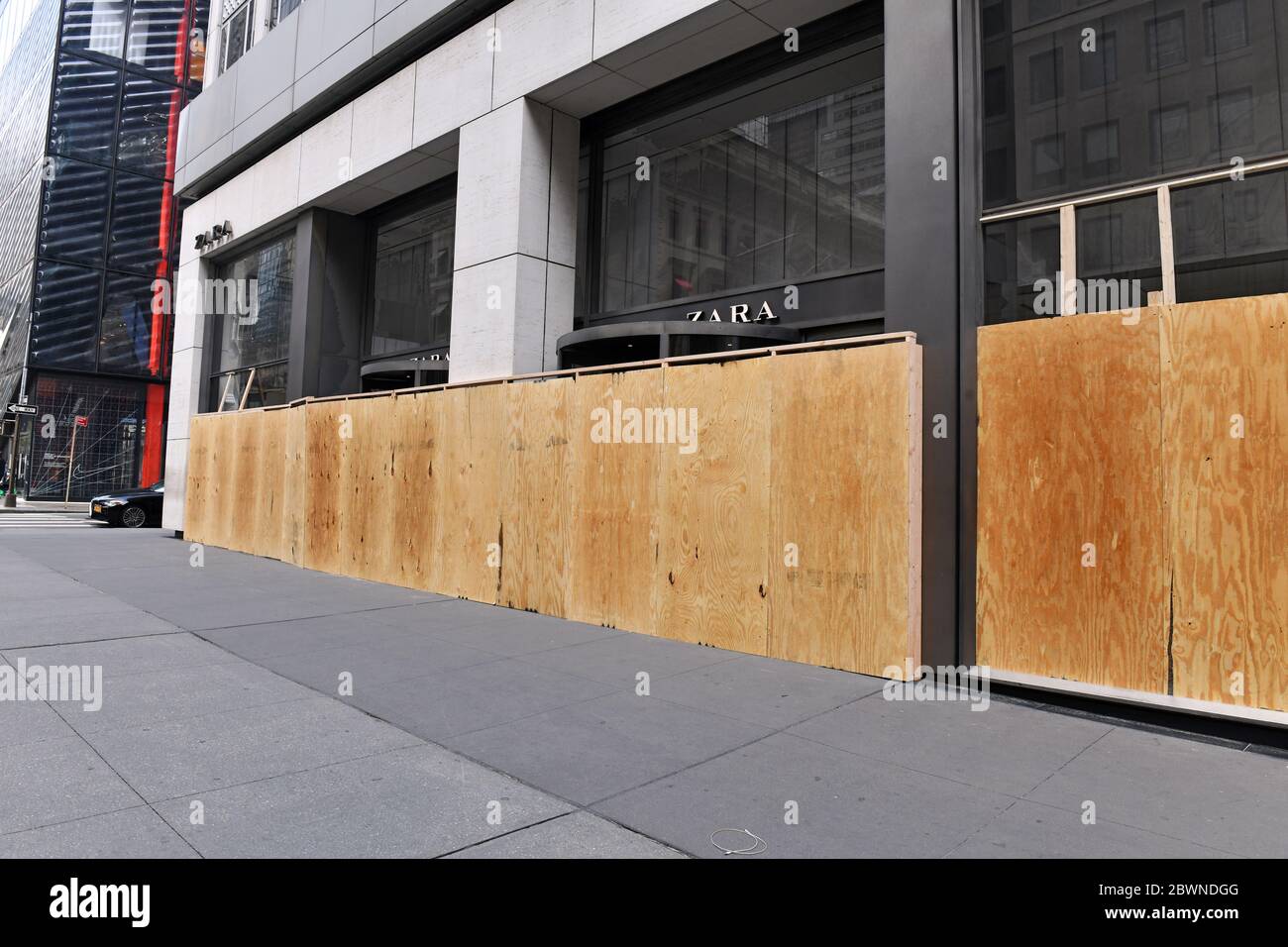 Retailers in NYC already strained by COVID-19 shutdowns, board up ...