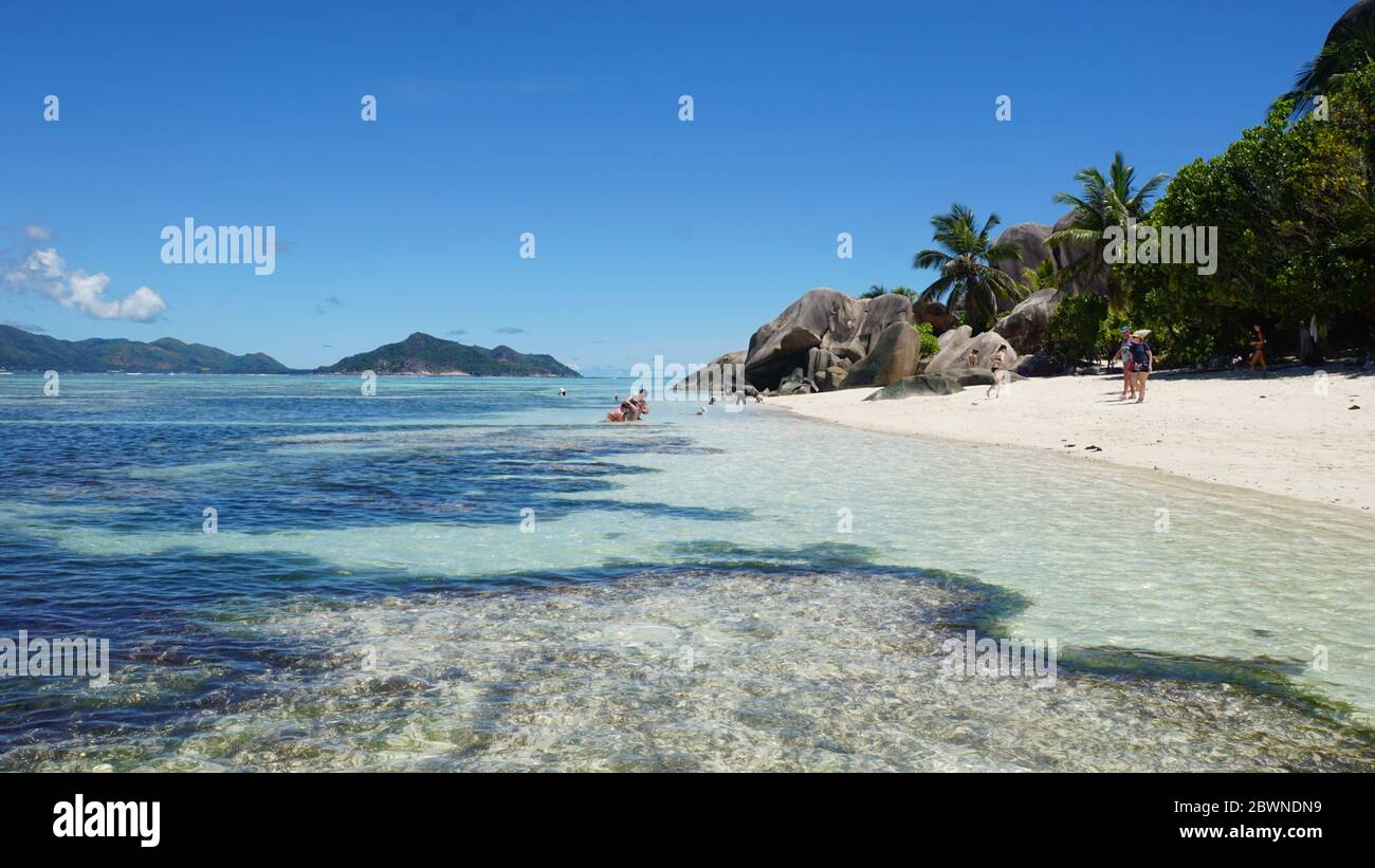 amazing tropical landscape on the seychelles islands Stock Photo - Alamy