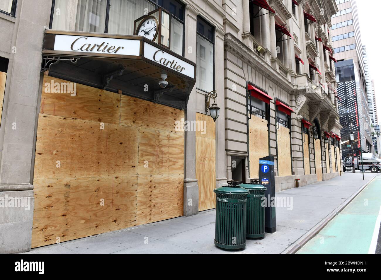 Retailers in NYC already strained by COVID-19 shutdowns, board up ...