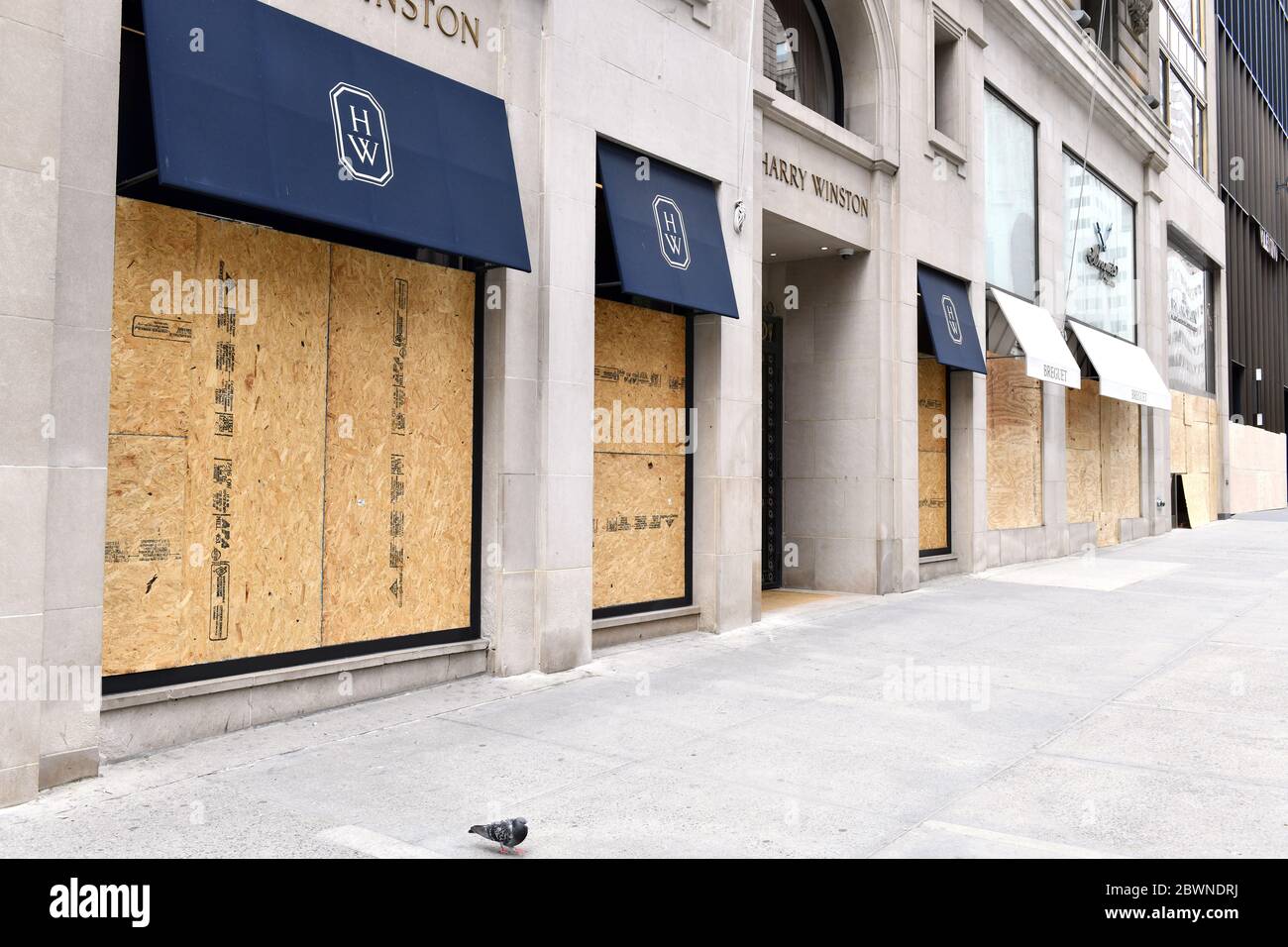 Retailers in NYC already strained by COVID-19 shutdowns, board up ...