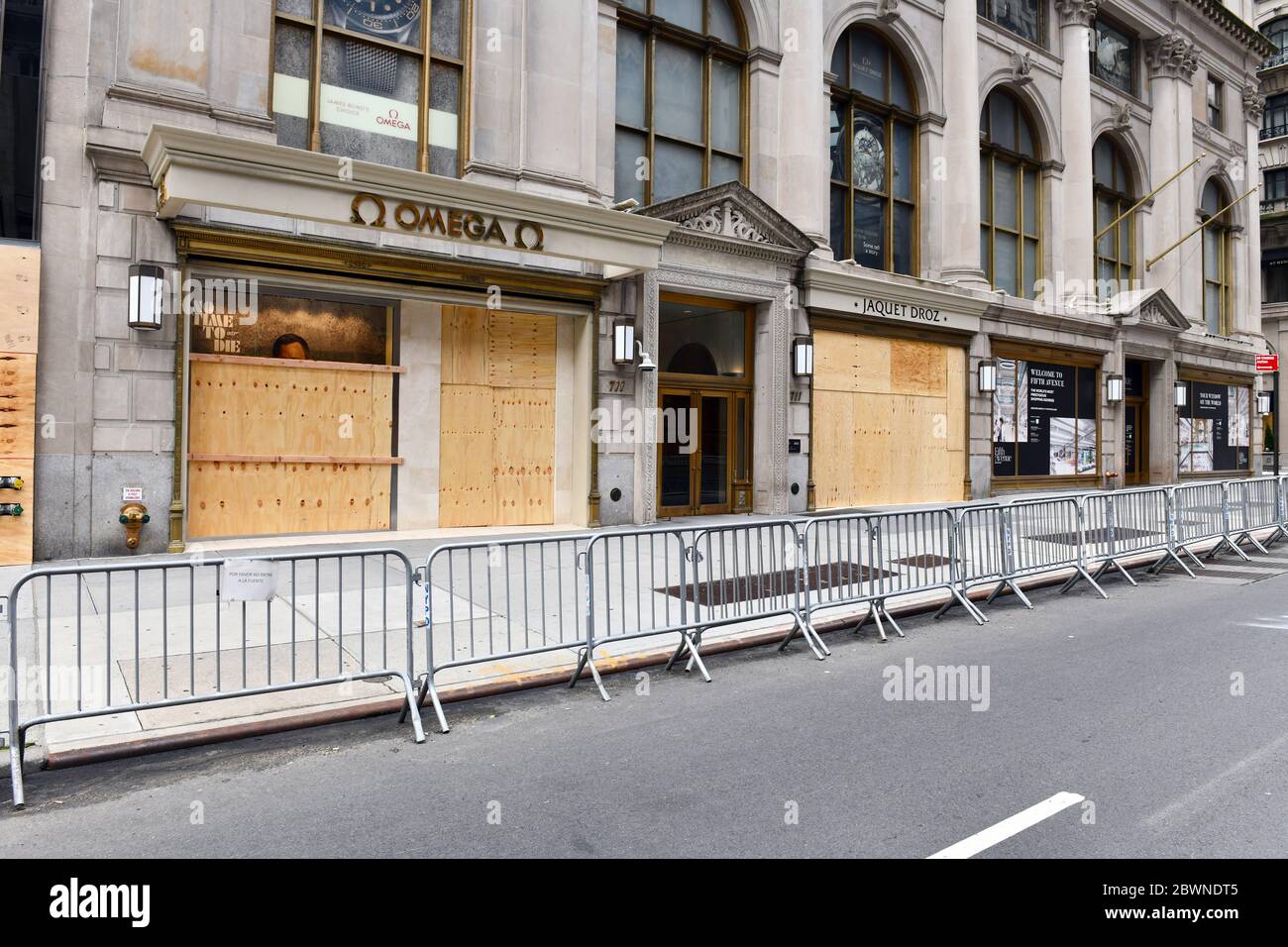 Retailers in NYC already strained by COVID-19 shutdowns, board up ...