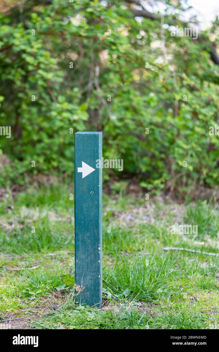 Advance directional sign hi-res stock photography and images - Alamy
