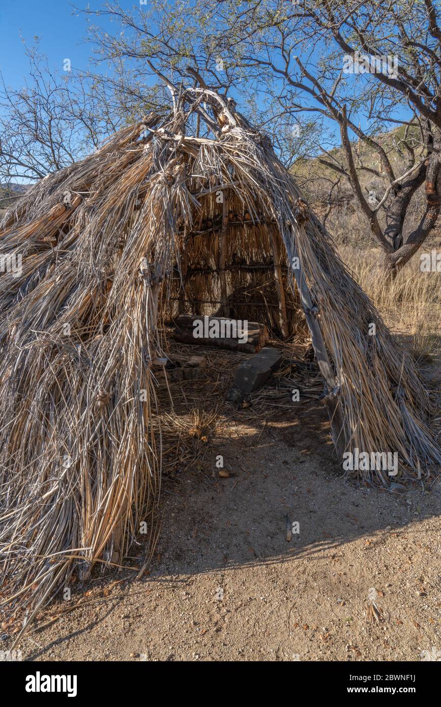 Apache wickiup hi-res stock photography and images - Alamy