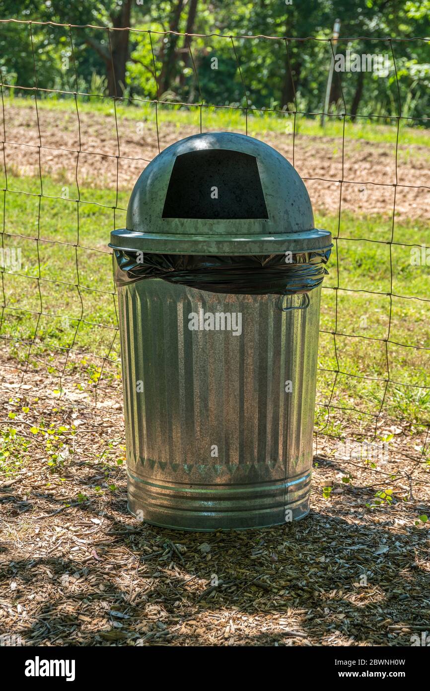 Inside a trash can hi-res stock photography and images - Alamy