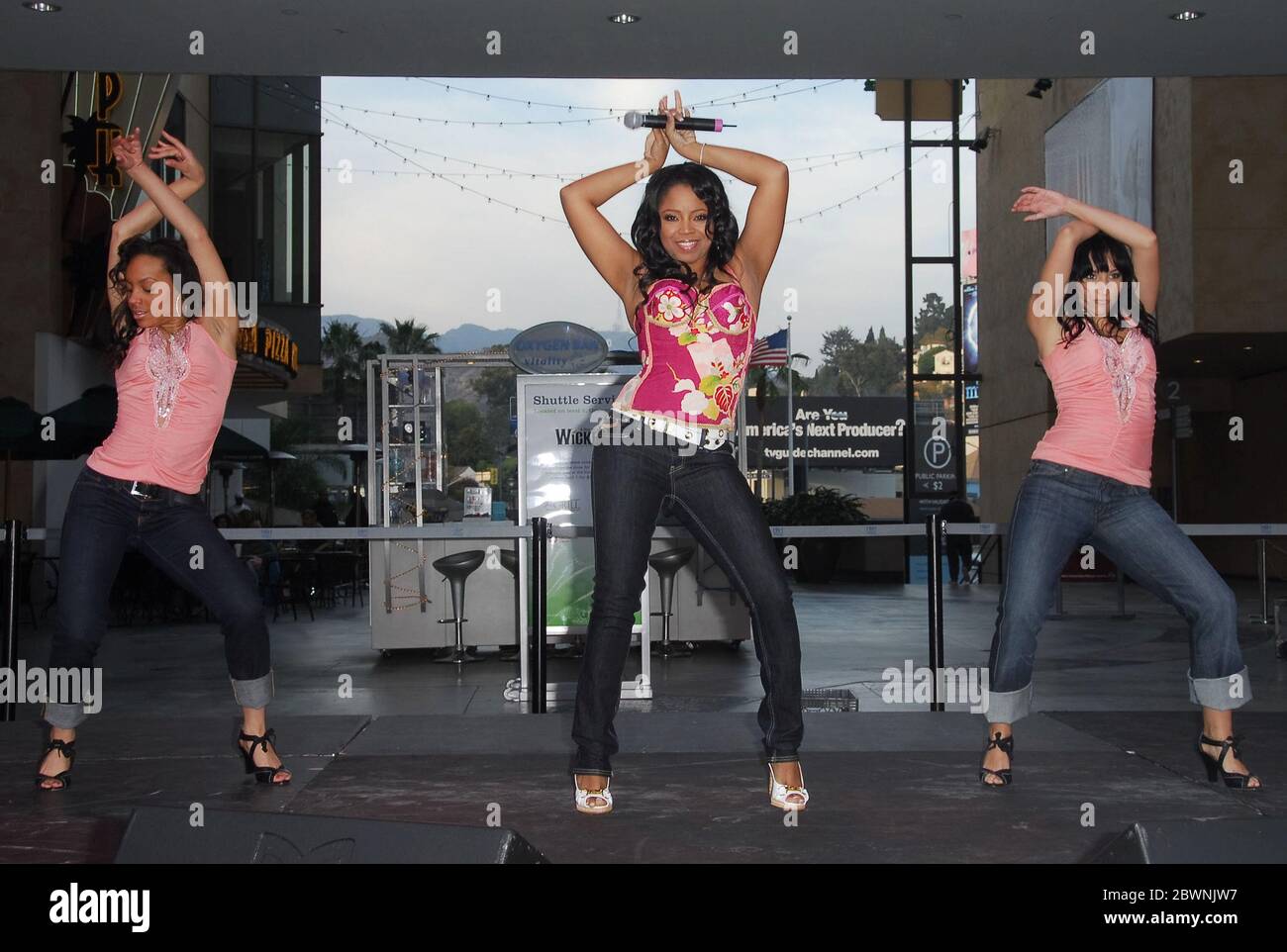 Retro photo of dancers hi-res stock photography and images - Alamy