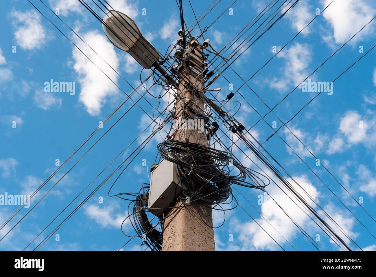 Wiring wire street light hi-res stock photography and images - Alamy