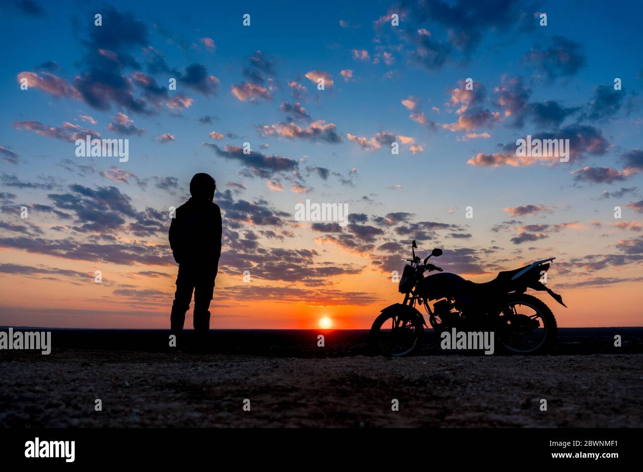 Cycle and sunset hi-res stock photography and images - Alamy