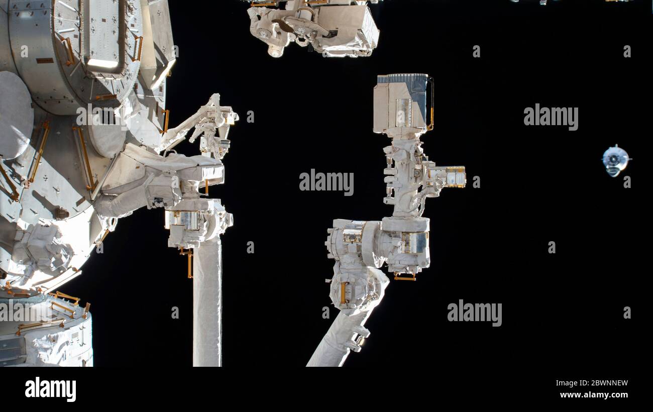 The SpaceX Crew Dragon spacecraft on the NASA SpaceX Demo-2 mission ...