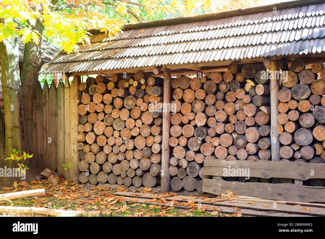 Open shed hi-res stock photography and images - Alamy