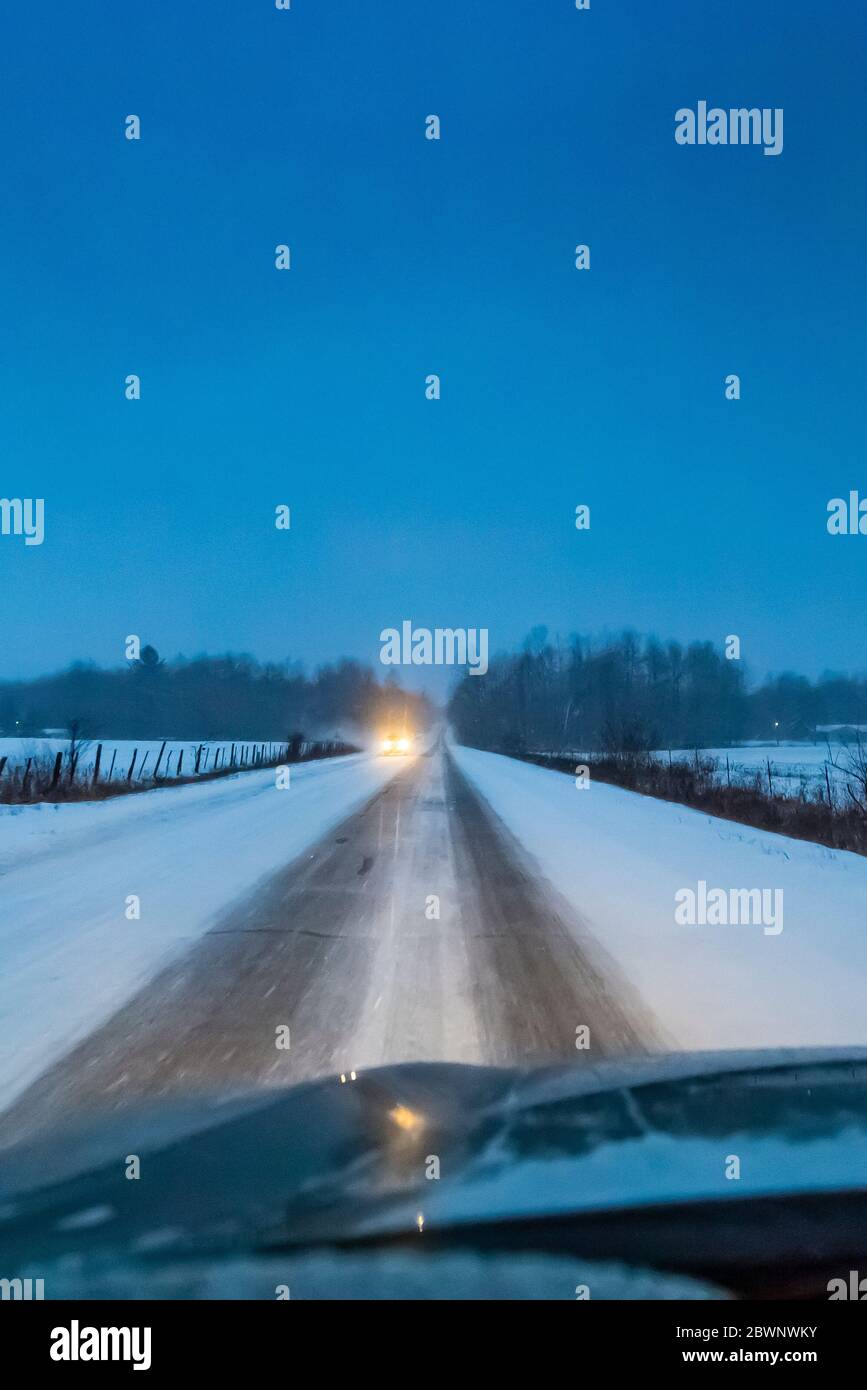 Night dark blizzard hi-res stock photography and images - Alamy