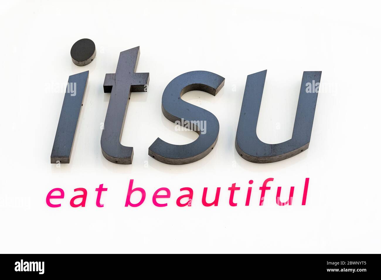 itsu logo and slogan on their shop front in The Strand Stock Photo - Alamy