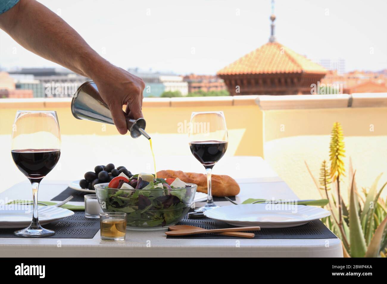 Prepare table hi-res stock photography and images - Alamy