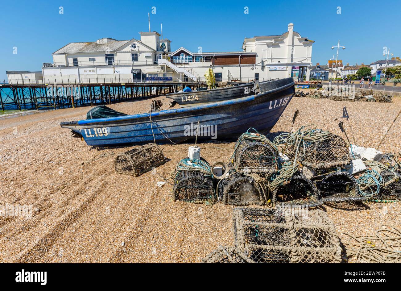 Fishing boats on bognor regis beach hi-res stock photography and images ...