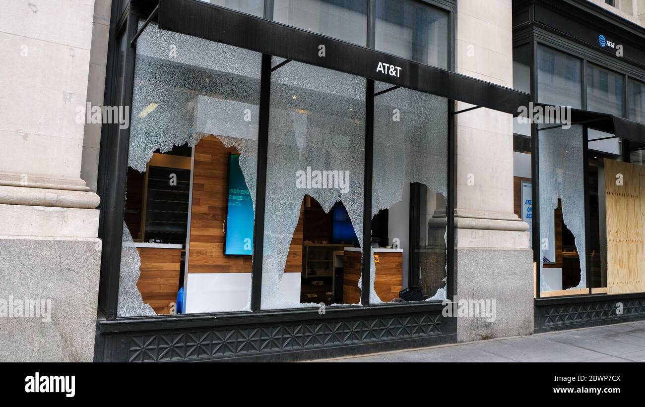 Shattered glass city riots hi-res stock photography and images - Alamy