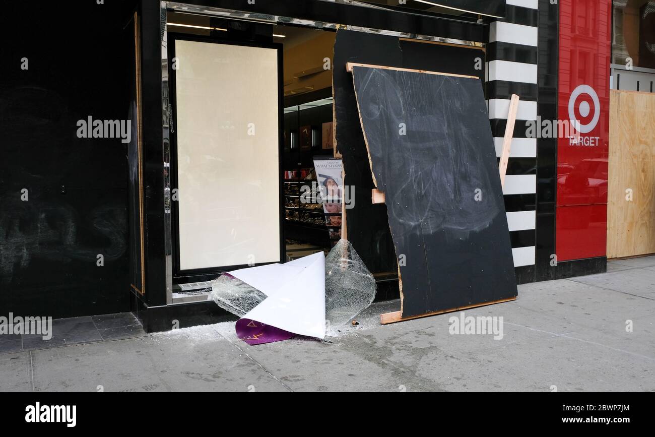 Smashed window at a Sephora store on 34th street in Manhattan Stock ...