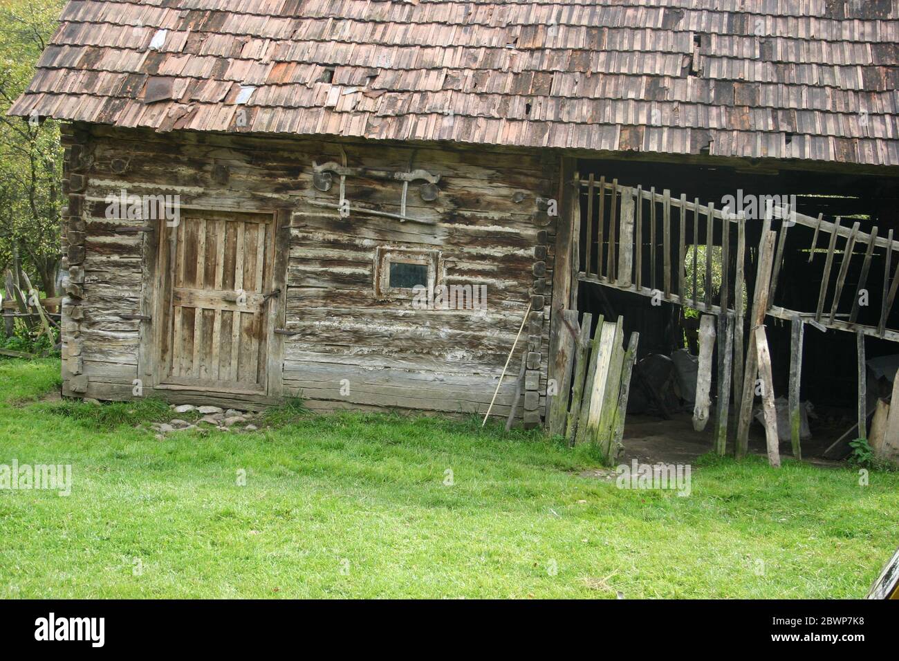 Wooden barn in Romania's countryside Stock Photo - Alamy