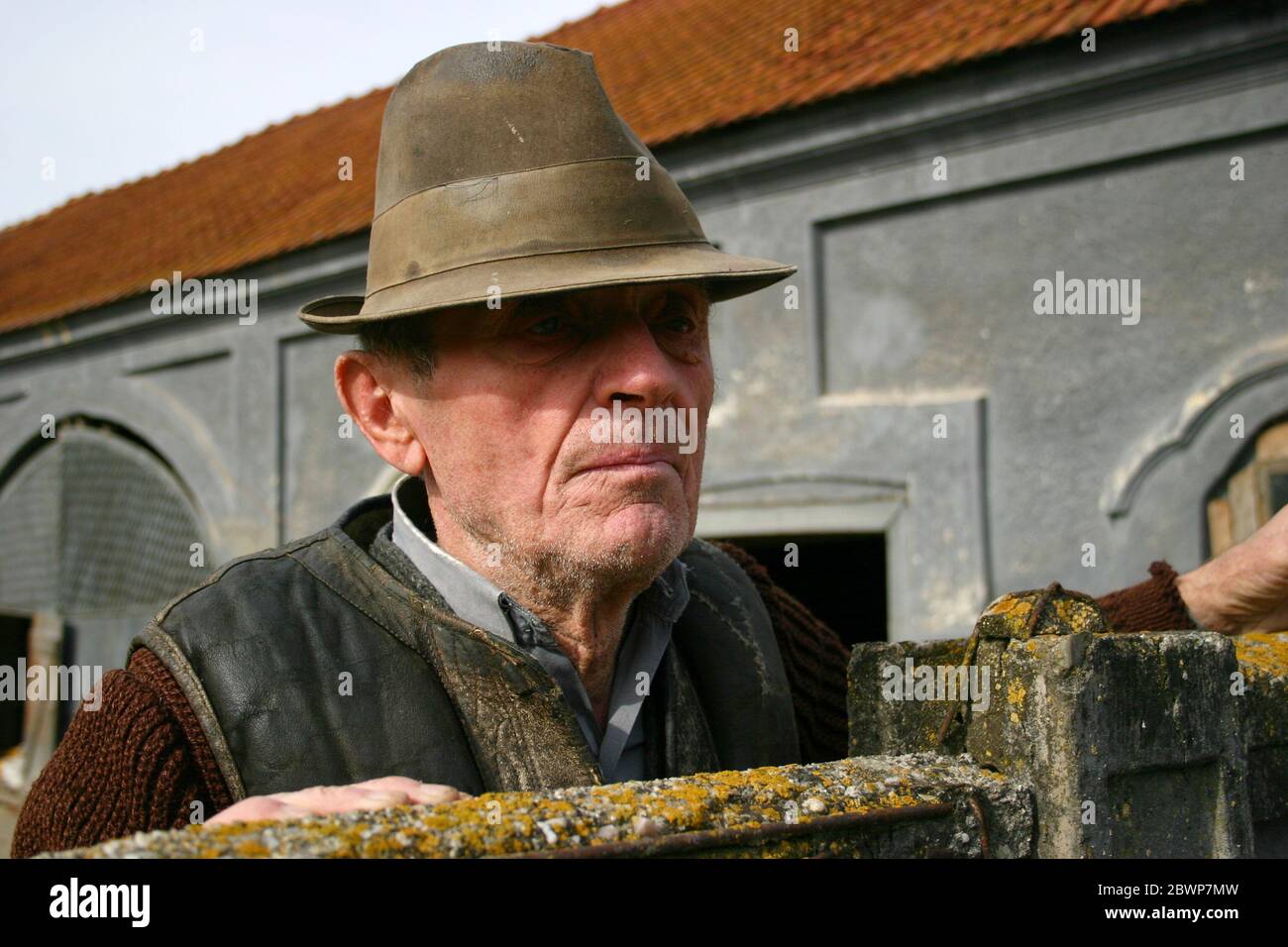 Old man face fence hi-res stock photography and images - Alamy