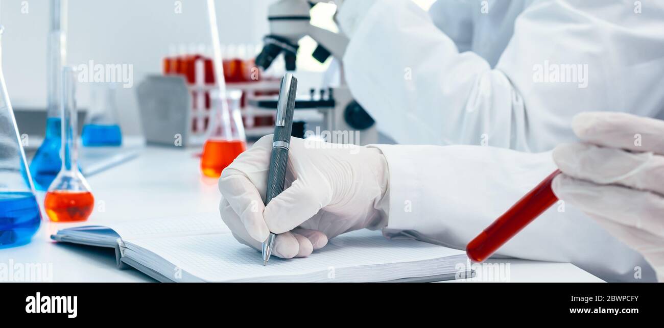Scientist making new discovery hi-res stock photography and images - Alamy