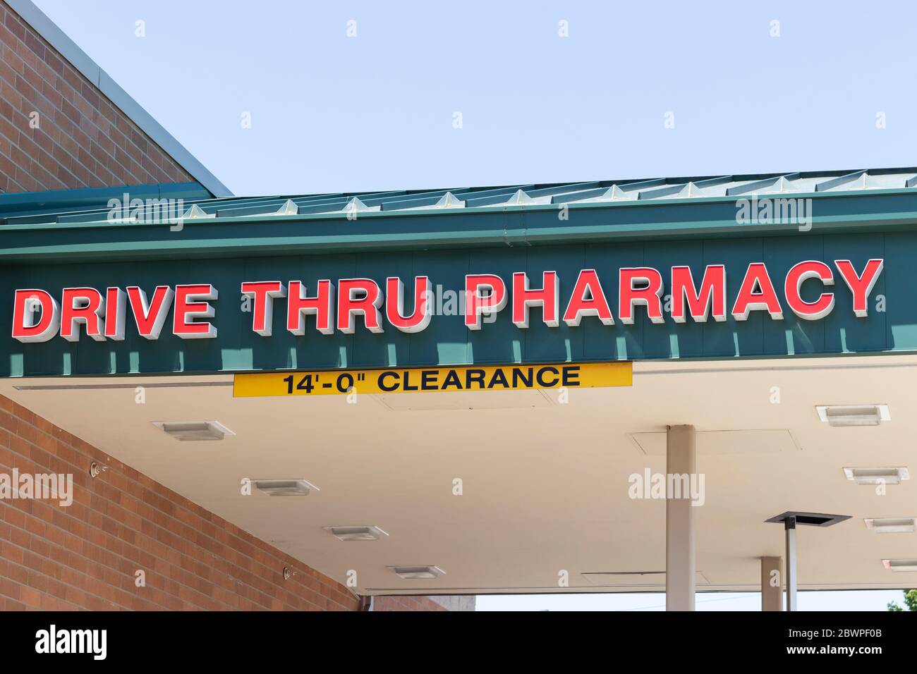 Drive thru pharmacy sign hi-res stock photography and images - Alamy
