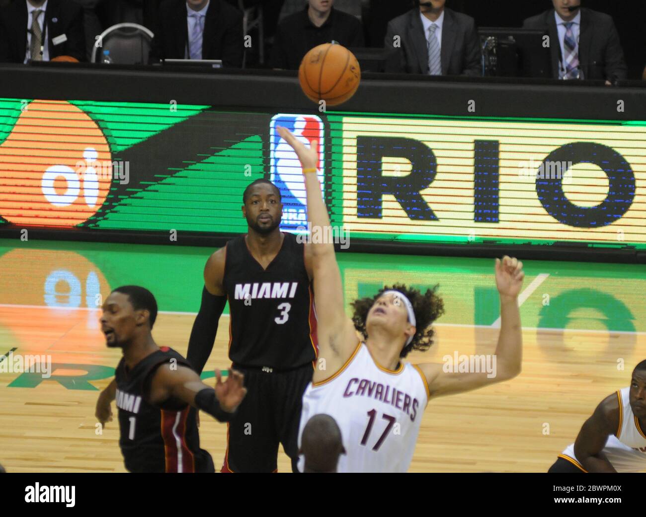 Lebron james basketball playing hi-res stock photography and images - Alamy