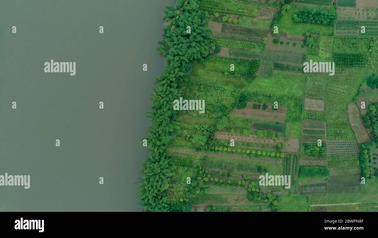 Static view riverside landscape hi-res stock photography and images - Alamy