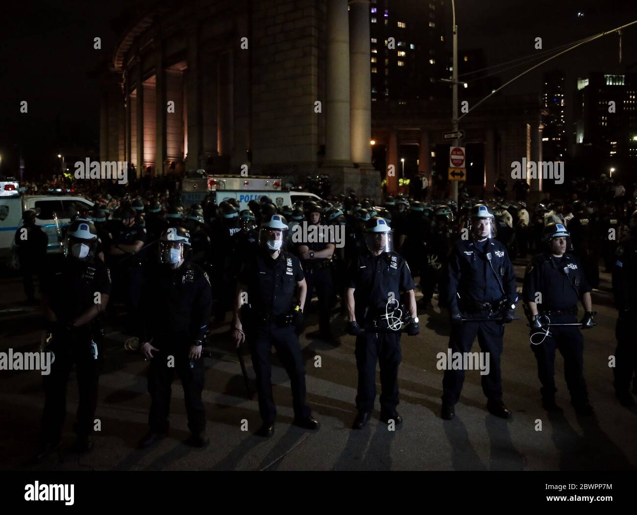 Officers in riot gear hi-res stock photography and images - Alamy