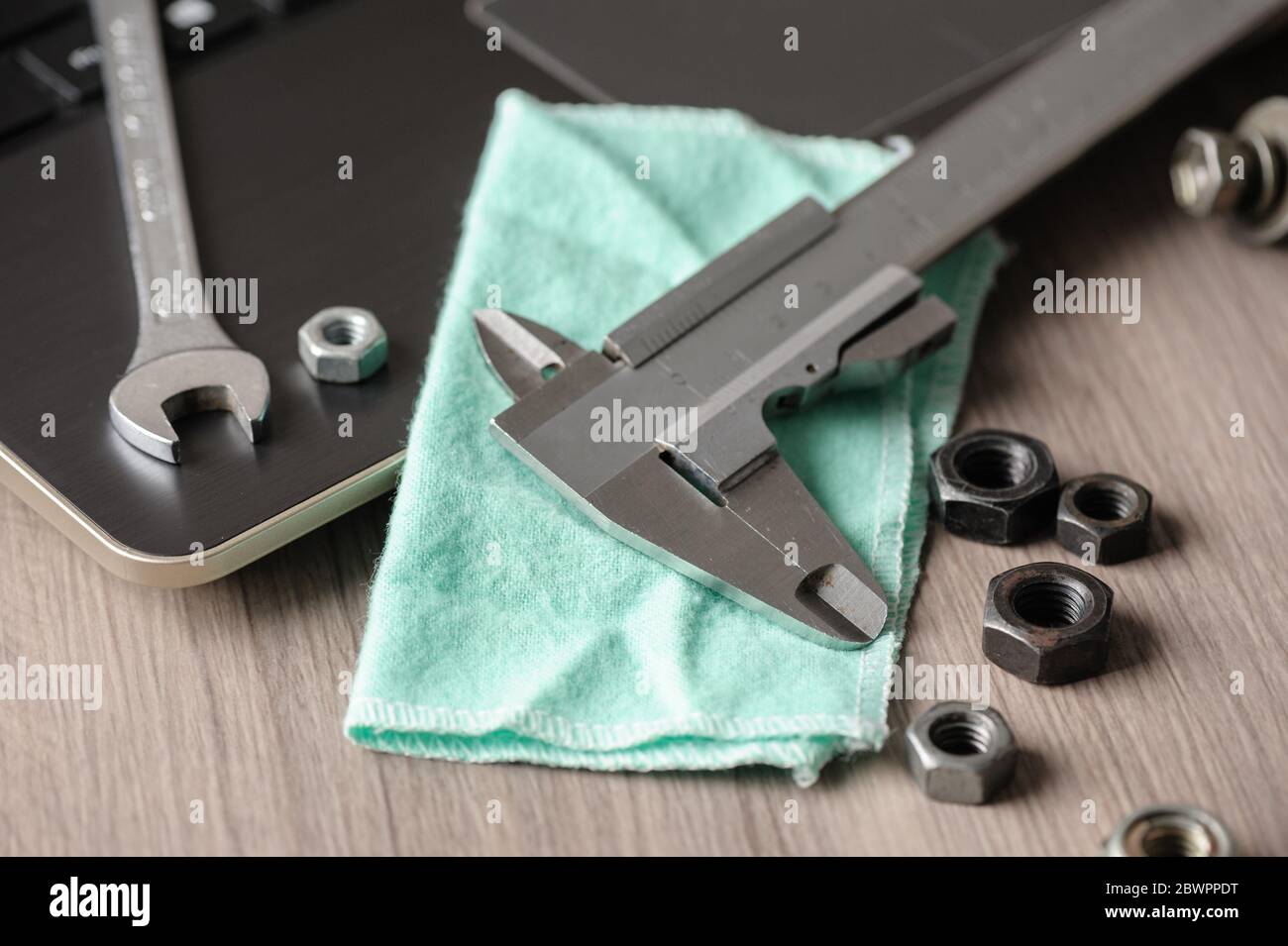 metal vernier caliper, vernier caliper is a measuring instrument used ...