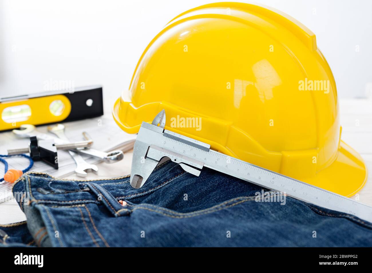 metal vernier caliper, vernier caliper is a measuring instrument used ...