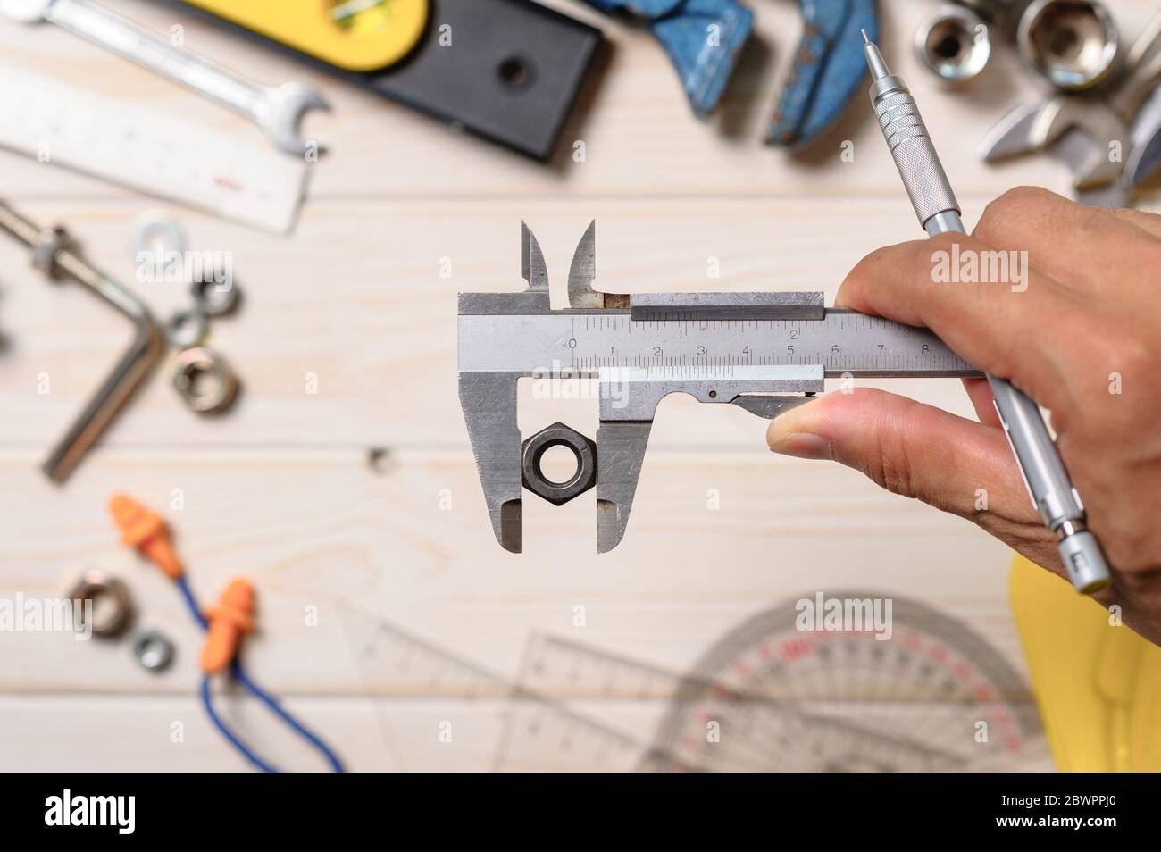 measuring the dimensions of part with metal vernier caliper, vernier ...