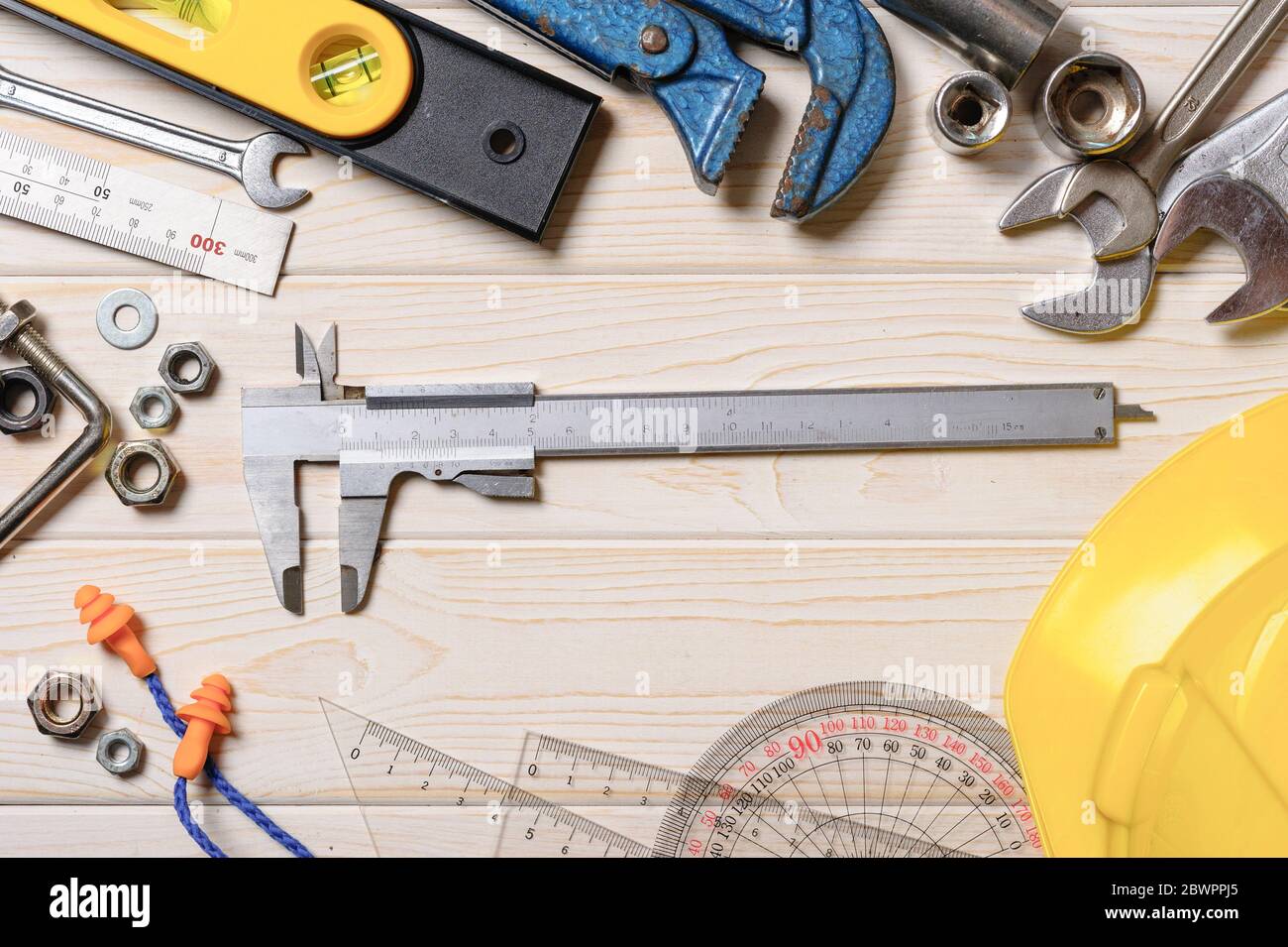 metal vernier caliper, vernier caliper is a measuring instrument used ...