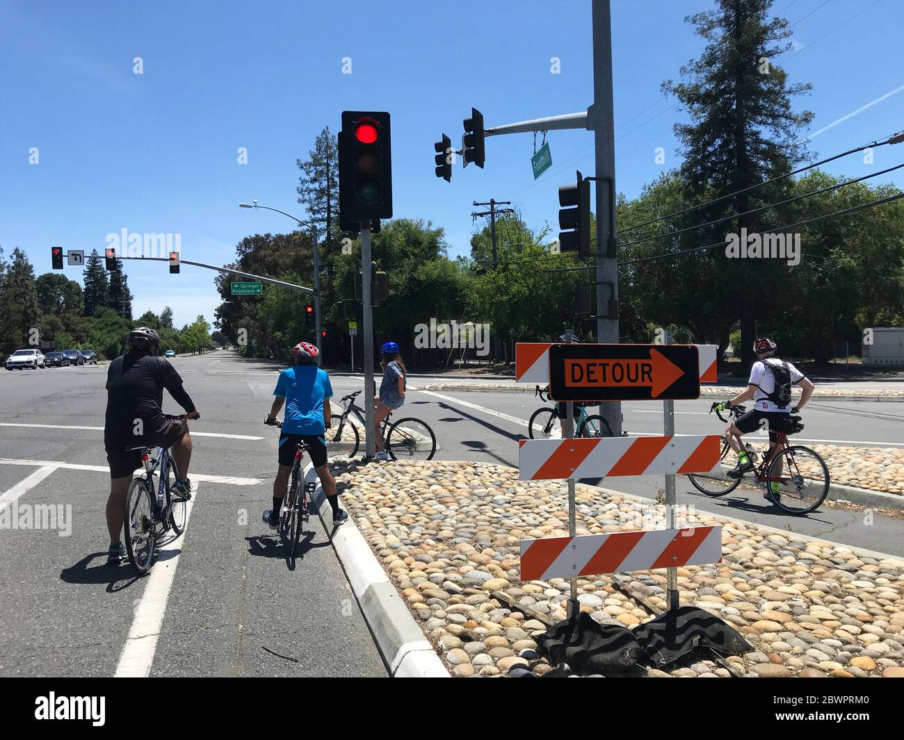 Bicycle traffic light wait hi-res stock photography and images - Alamy