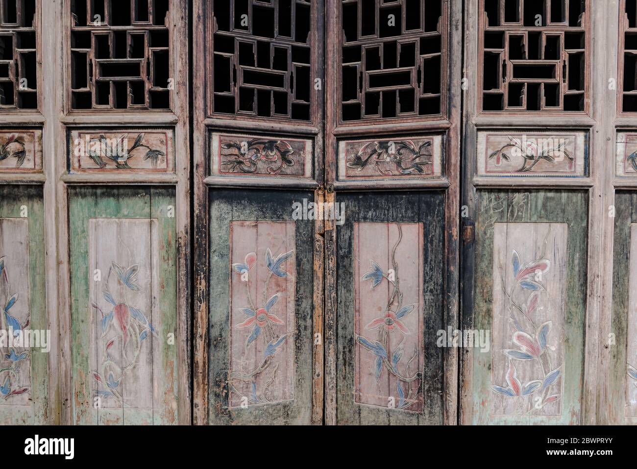 traditional Chinese old door Stock Photo - Alamy