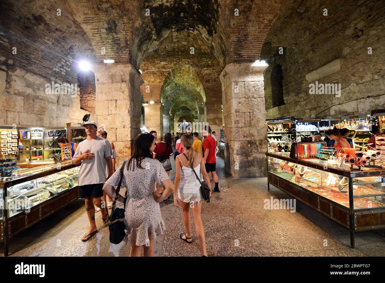 Roman architecture market hi-res stock photography and images - Alamy