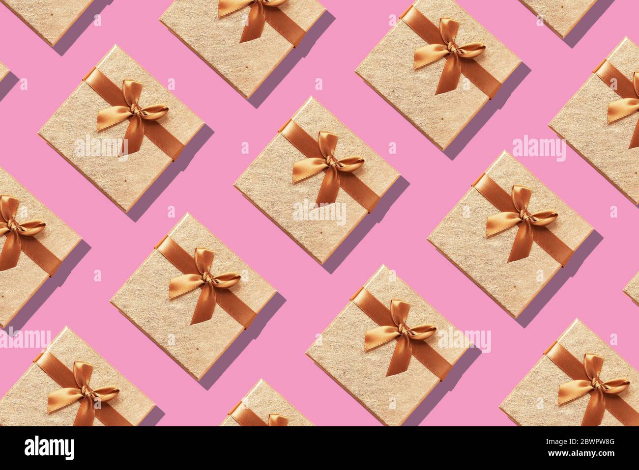 Gift box with sparkling gold glitter on pink background. Romantic card ...