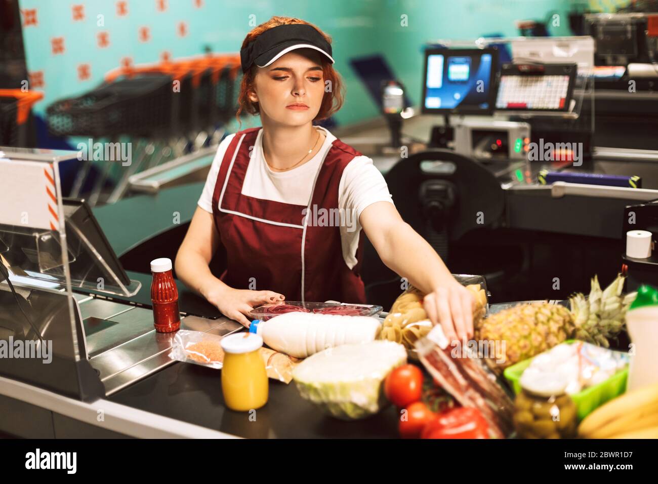 Cashier employee working hi-res stock photography and images - Alamy