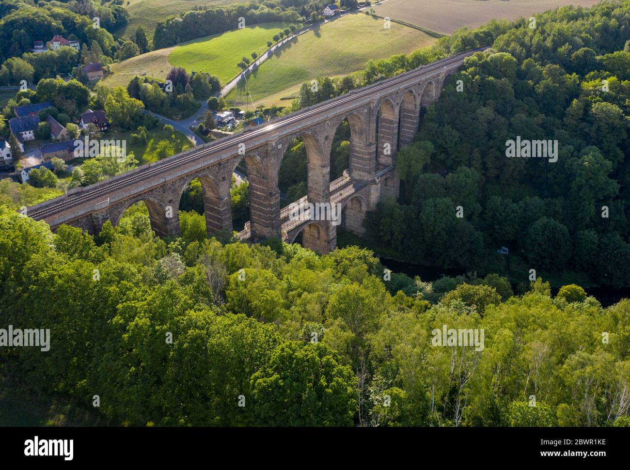 14 September 2017, Saxony, Göhren: With the Göhren Viaduct, the Leipzig ...