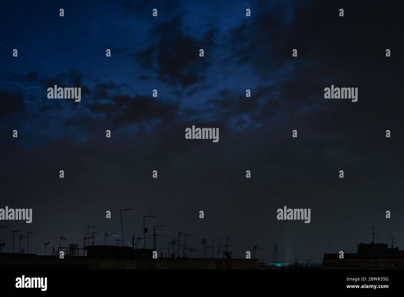 Thunderstorm and lightning hi-res stock photography and images - Alamy