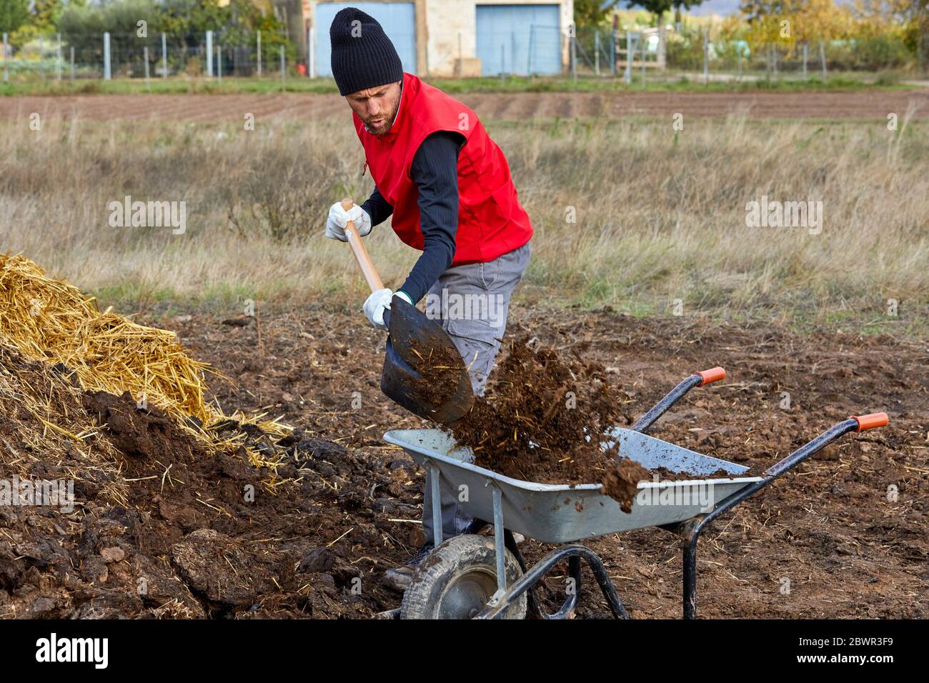 Field loading hi-res stock photography and images - Alamy