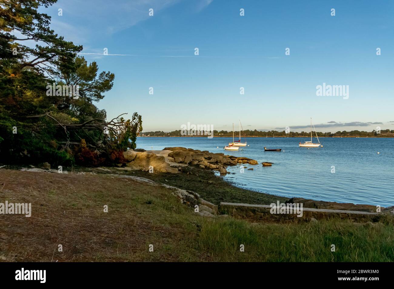 Boats on Bender Island in the Gulf of Morbihan. France Stock Photo - Alamy