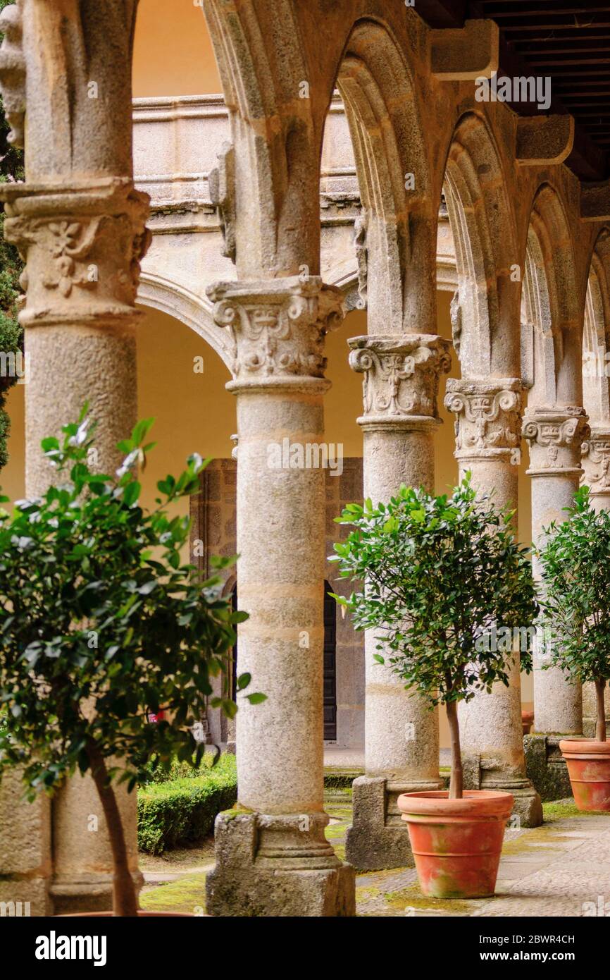 Claustro Renacentista High Resolution Stock Photography and Images - Alamy