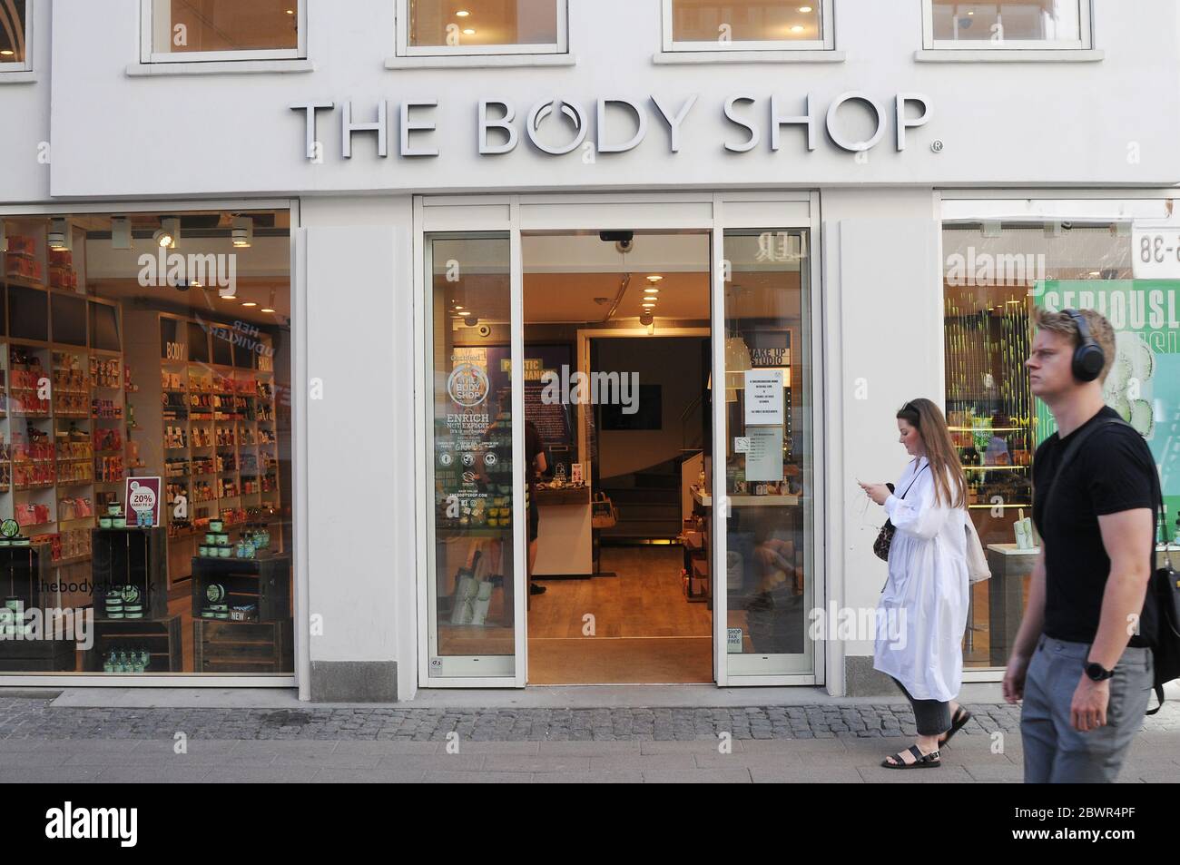 Teh body shop hi-res stock photography and images - Alamy