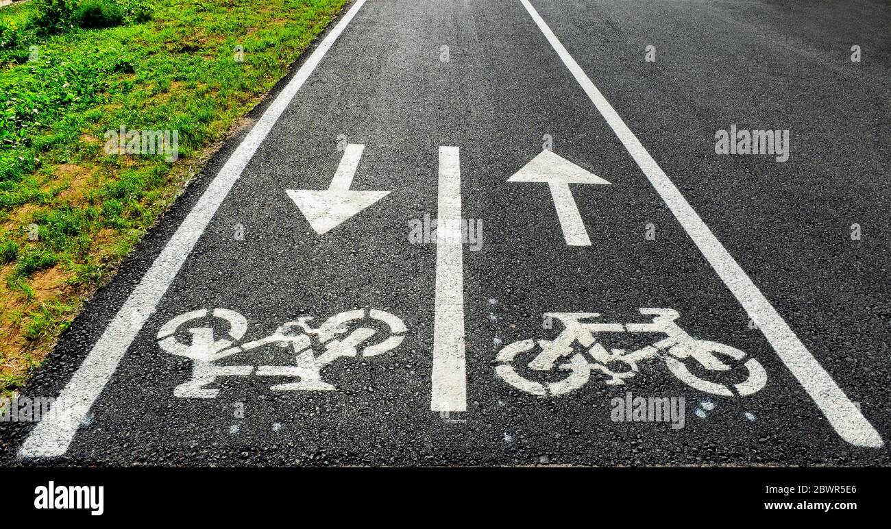 Double arrow symbol hi-res stock photography and images - Alamy