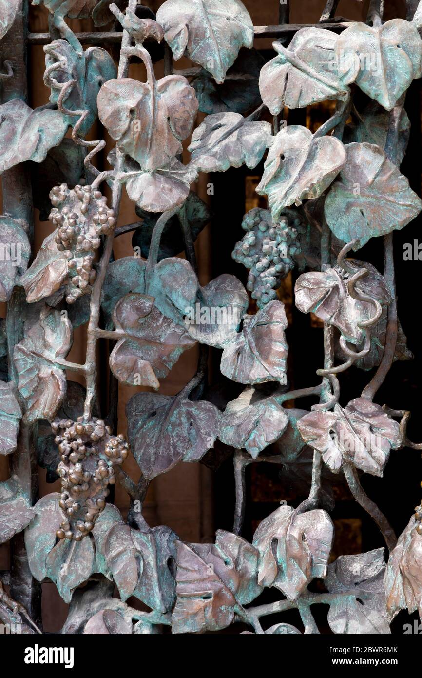 Wrought iron vine grape hi-res stock photography and images - Alamy